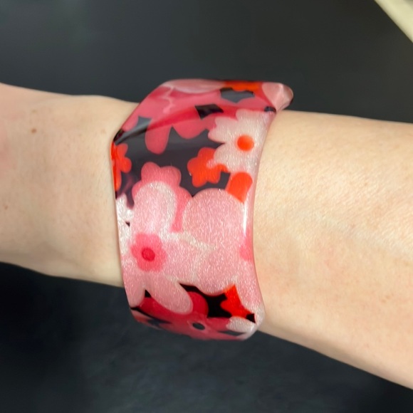Jewelry | Vintage Plastic Lucite Bangle Bracelet Floral Pink Red Boho ...